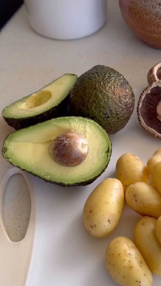 Hummus & Vegetable Stick Snack Jars - Nourish & Tempt